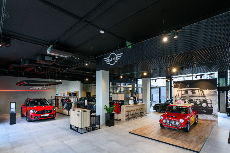 Tak wygląda jeden z pierwszych salonów Mini w Polsce w nowej aranżacji