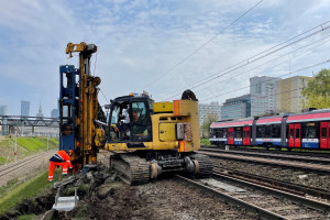 Budowa stacji Warszawa Zachodnia. Trwa połączenie torów dalekobieżnych i podmiejskich na linii ...