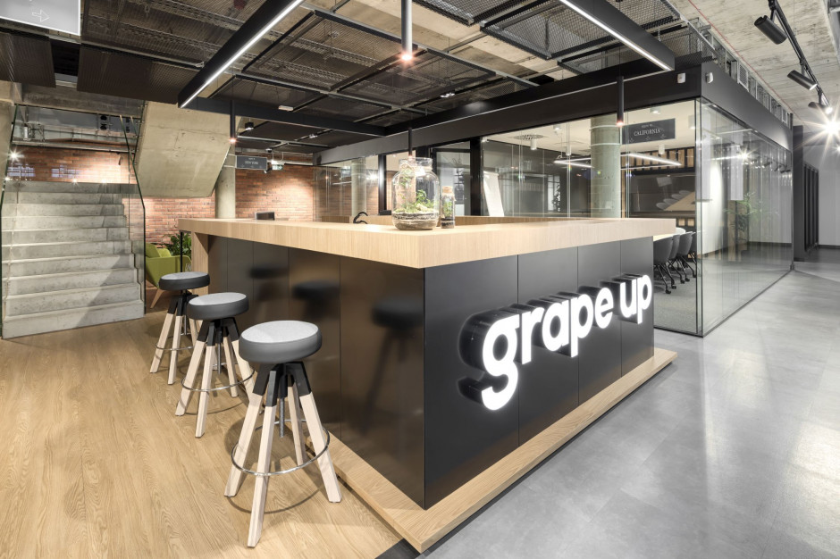 Komfortowe biuro z industrialnym duchem. Zaglądamy do biura Grape Up w ...