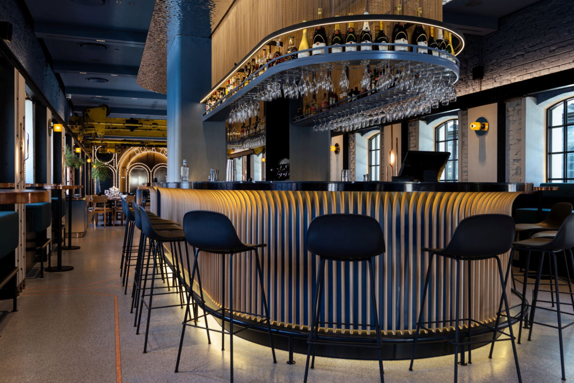 W restauracji Mateusza Gesslera są suwnice i przemysłowe haki ...