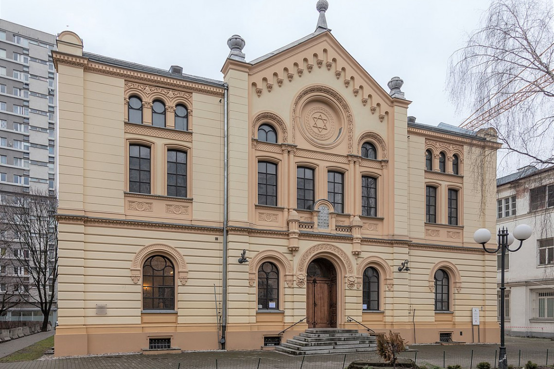 Synagoga Nożyków w Warszawie z nowym dachem