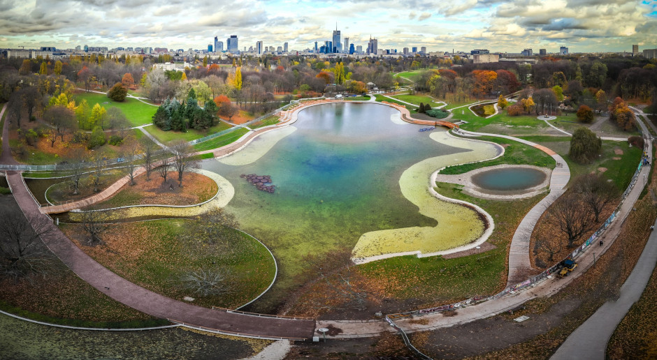 Pole Mokotowskie, park Akcji Burza, zielone torowiska. Warszawa ma za ...