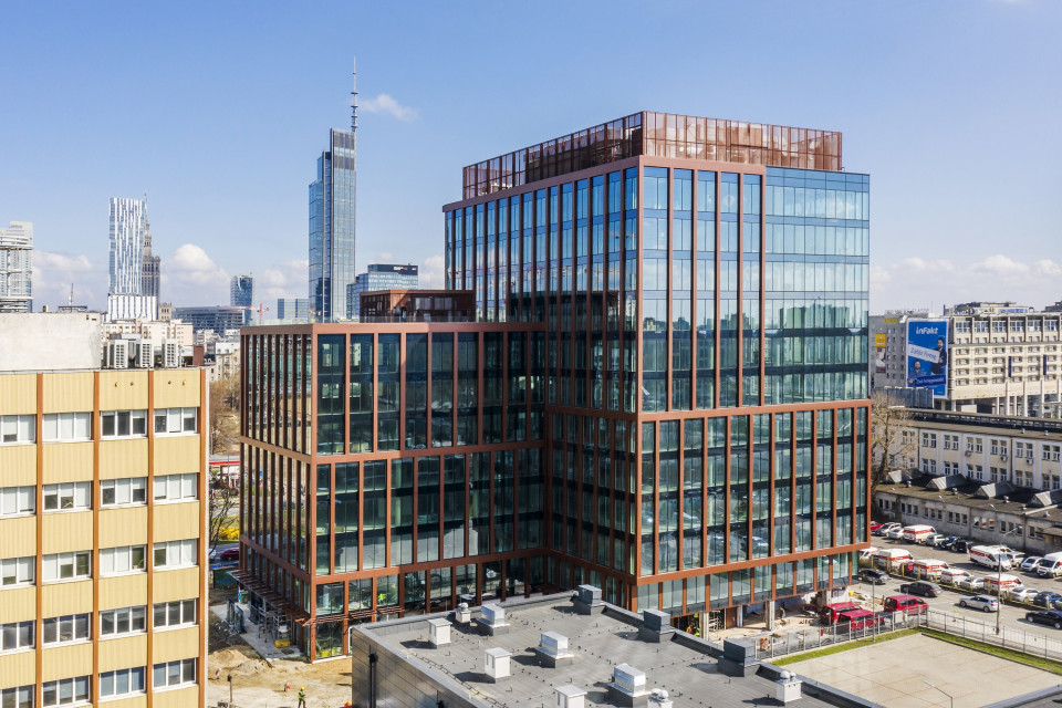 Ostatnie szlify stołecznego biurowca Vibe. To pierwszy biurowiec w Polsce z muzycznym DNA