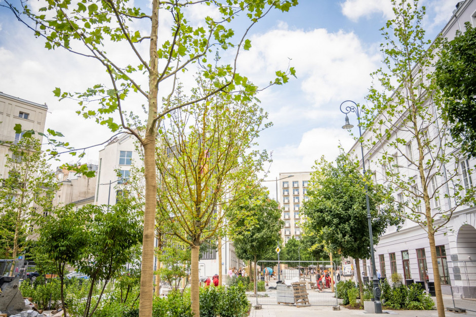 Nowe Centrum Warszawy. Ulica Bracka zmienia się w woonerf [ZDJĘCIA]