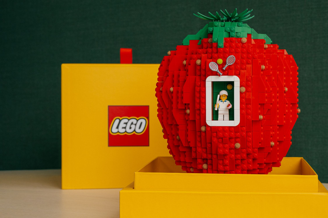 Lego stworzyło dla Igi Świątek ogromną truskawkę