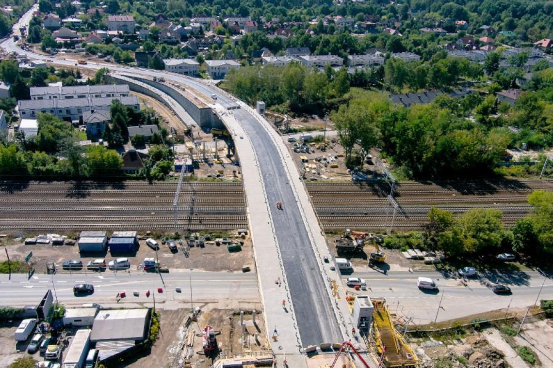 Wiadukt w Warszawie z nową nawierzchnią