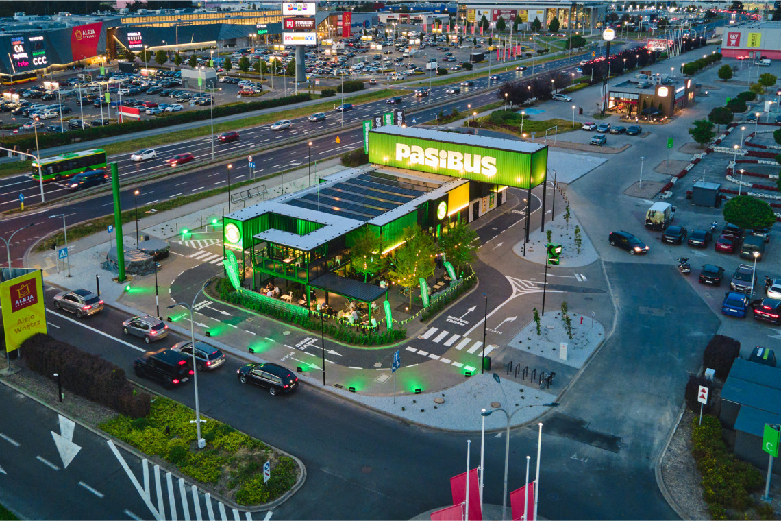 Retail design: Pasibus wystartował z lokalem drive-thru. Tak się ...