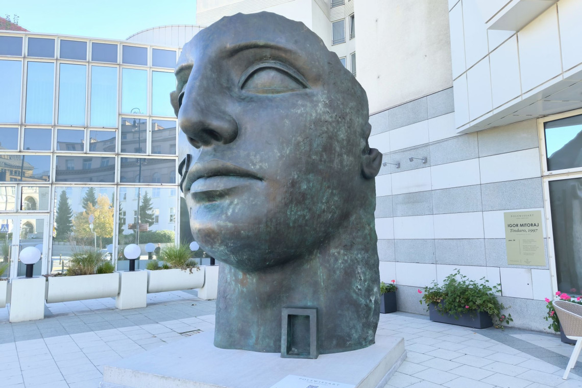 Rzeźba "Tindaro" Mitoraja znika z placu Trzech Krzyży. Wiemy, kto kupił ...