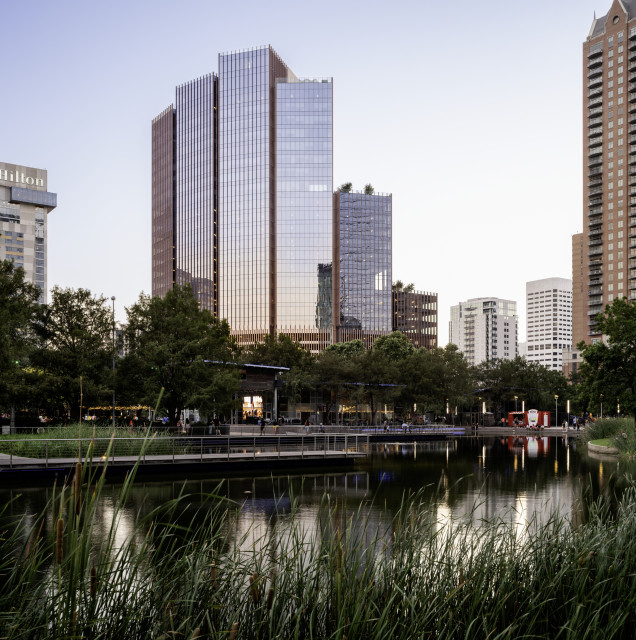 Bjarke Ingels Group potrafią projektować na trudnych działkach. Ten ...