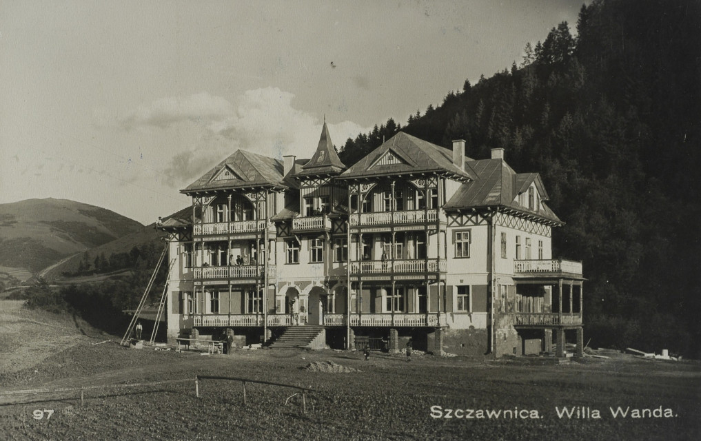 Hotel dla dorosłych w 100-letniej willi. Wzrok przyciąga mozaika z ...